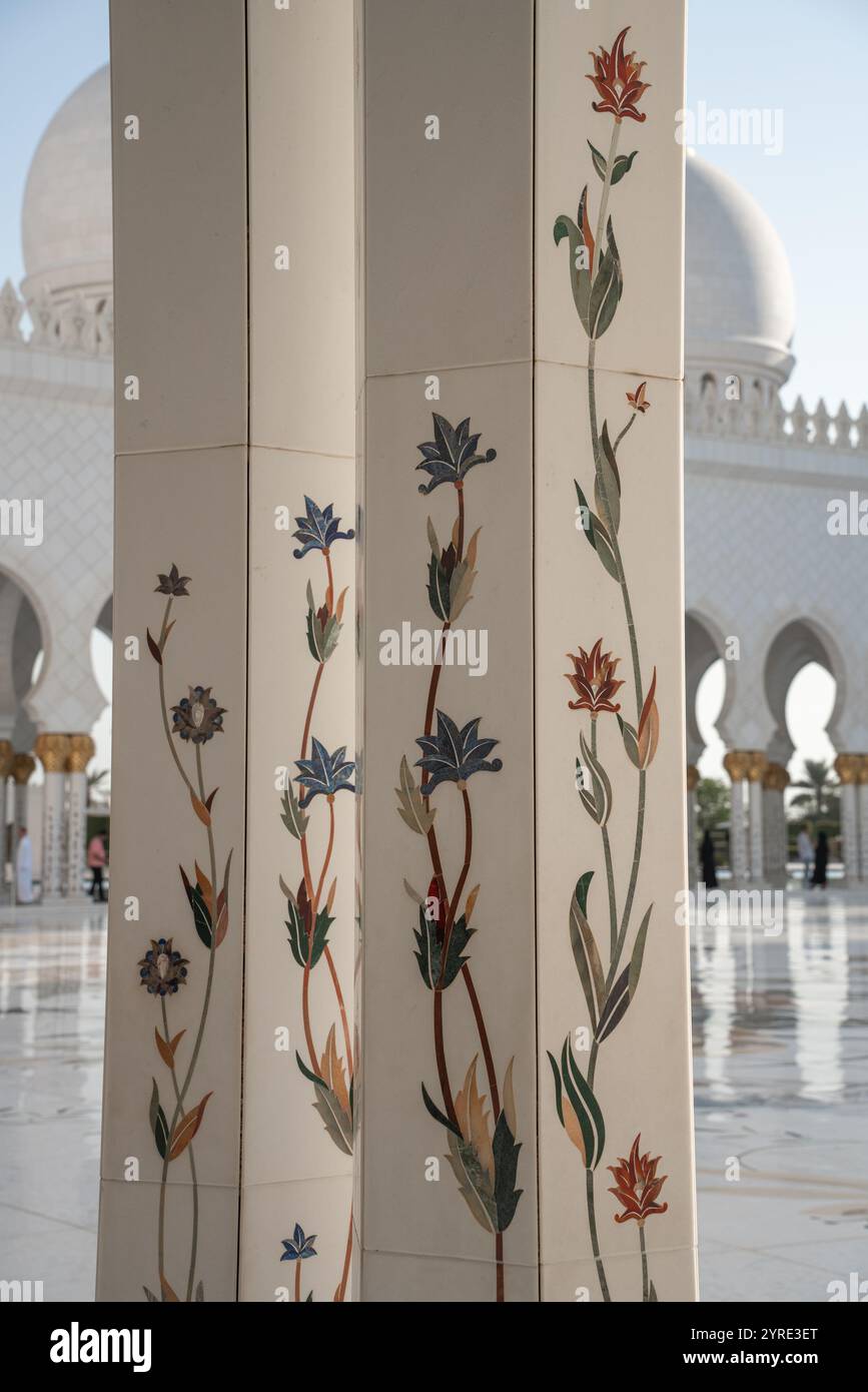 Intricate floral designs on a pillar at Sheikh Zayed Grand Mosque, Abu ...
