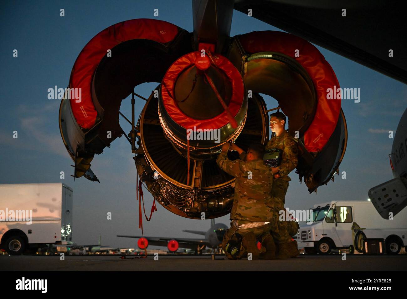 Aerospace propulsion airmen hi-res stock photography and images - Alamy