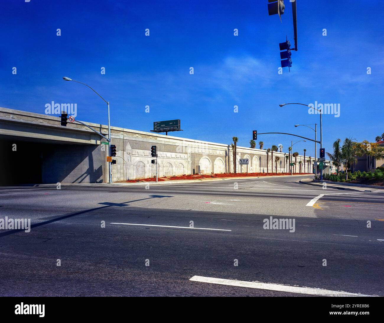 Beautiful Concrete Wall Design for a Freeway Overpass. New construction ...