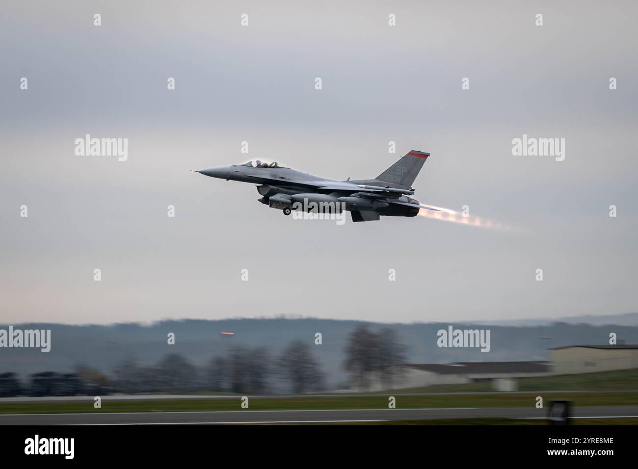 An F-16 Fighting Falcon fighter jet assigned to the 480th Fighter ...