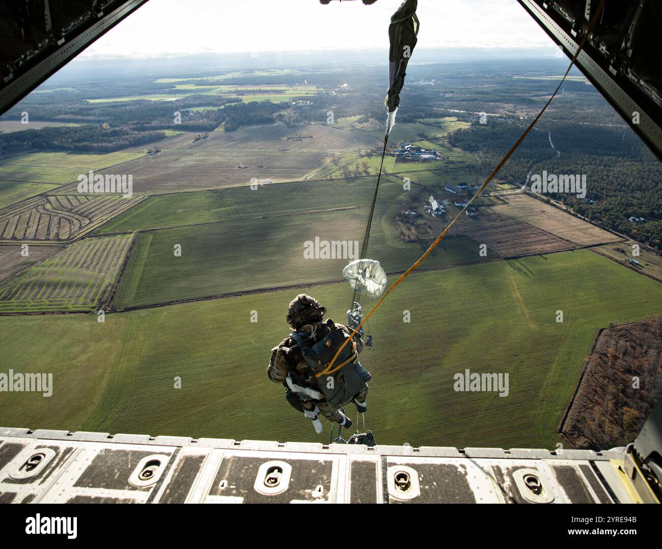 Green Berets from 1st Battalion, 10th Special Forces Group (Airborne ...