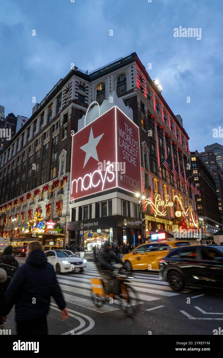 Christmas Season at R.H. Macy Flagship Department Store in Herald ...
