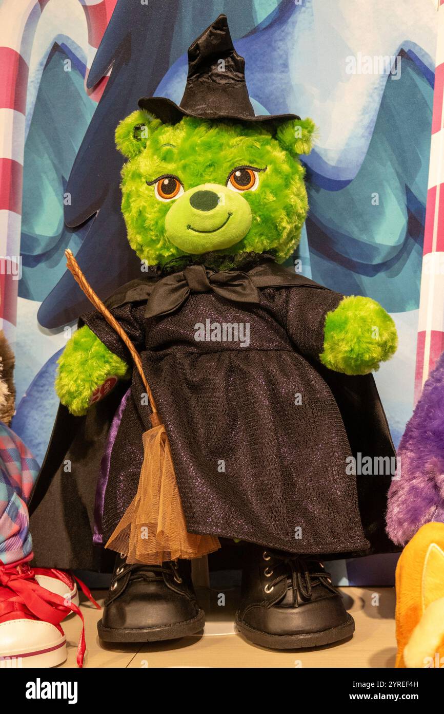Wicked 2024 elphaba hi-res stock photography and images - Alamy
