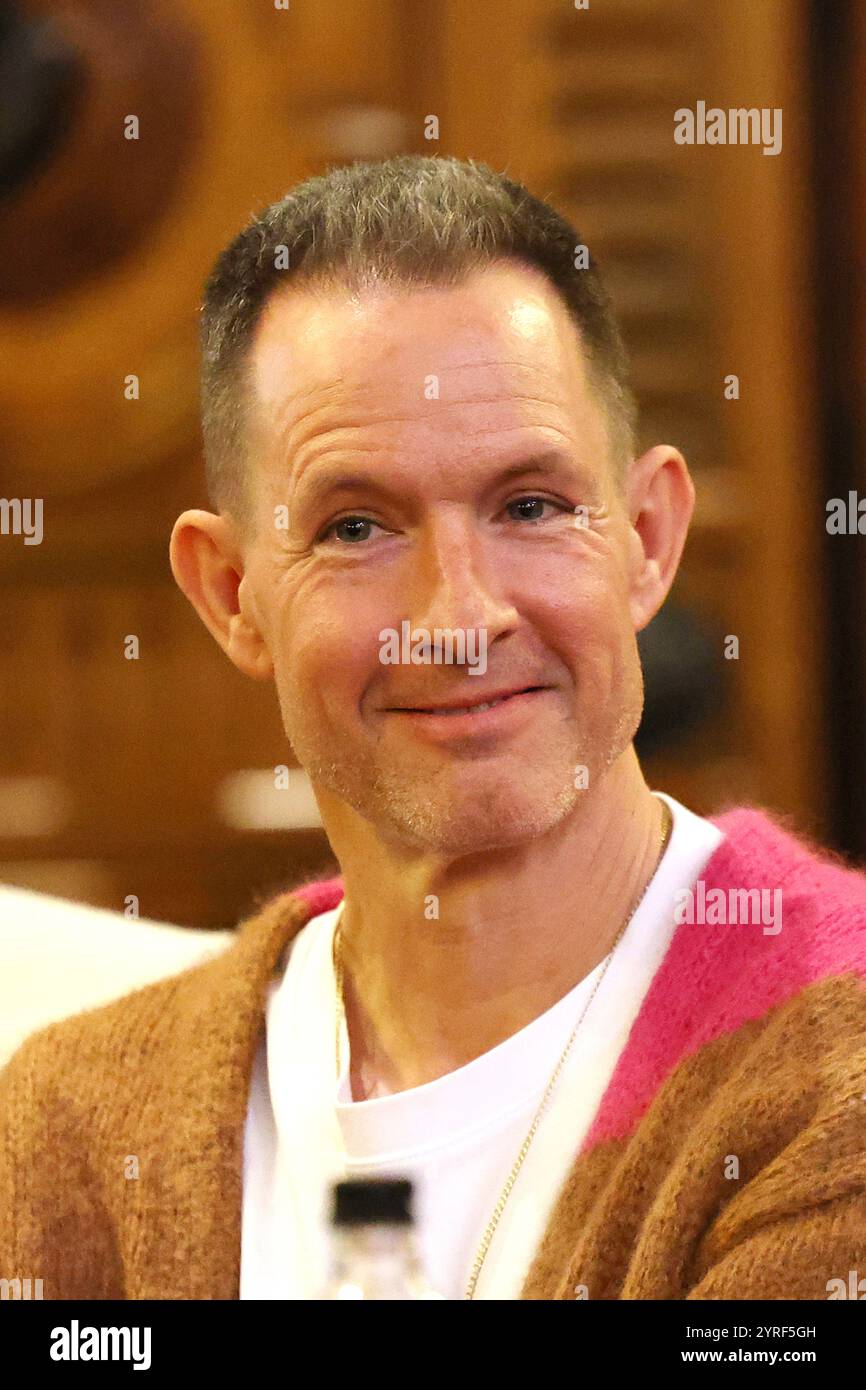 American actor Chris Payne Gilbert as American NATO General James Lee ...