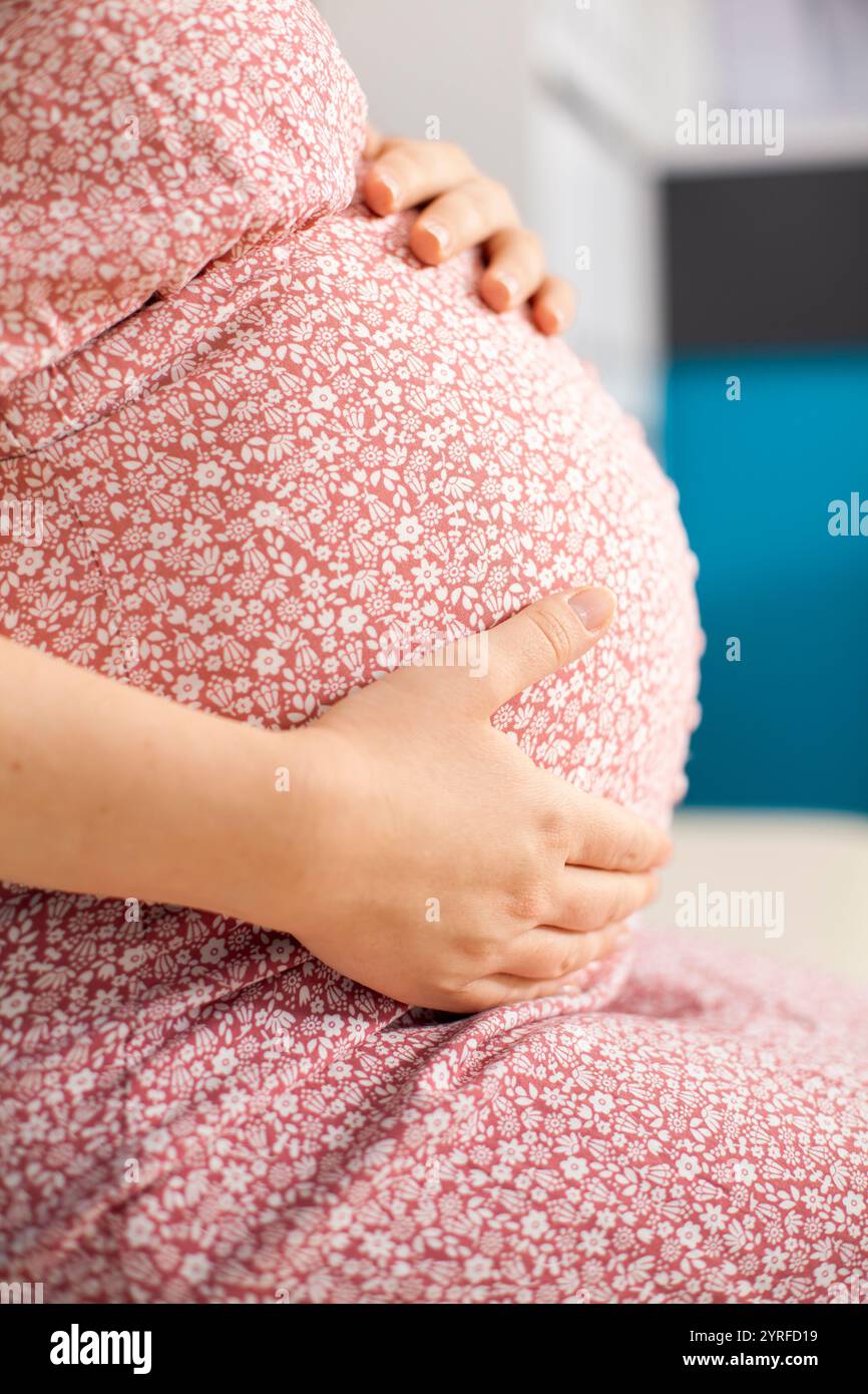 Side view pregnant woman big hi-res stock photography and images - Alamy