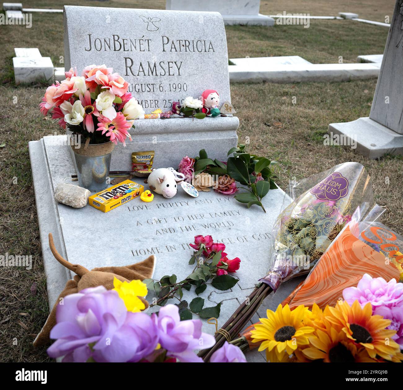 Marietta, Georgia, USA. 3rd Dec, 2024. Flowers decorate grave of ...