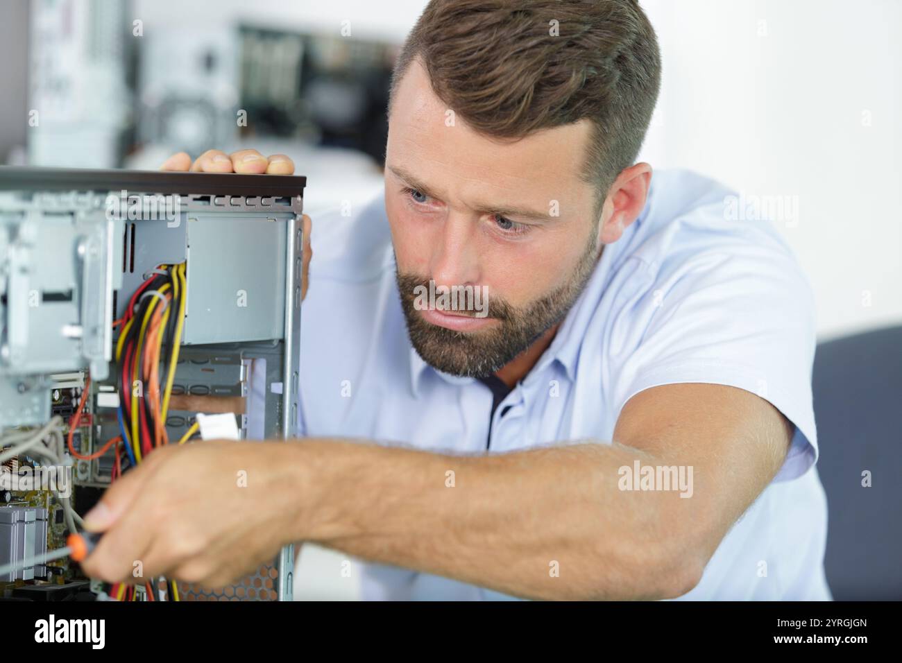 Man fixing computer interior hi-res stock photography and images - Alamy