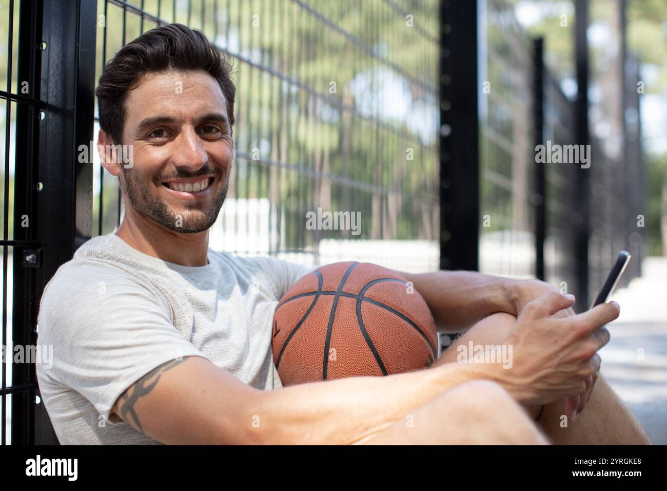 Male basketball player using hi-res stock photography and images - Alamy