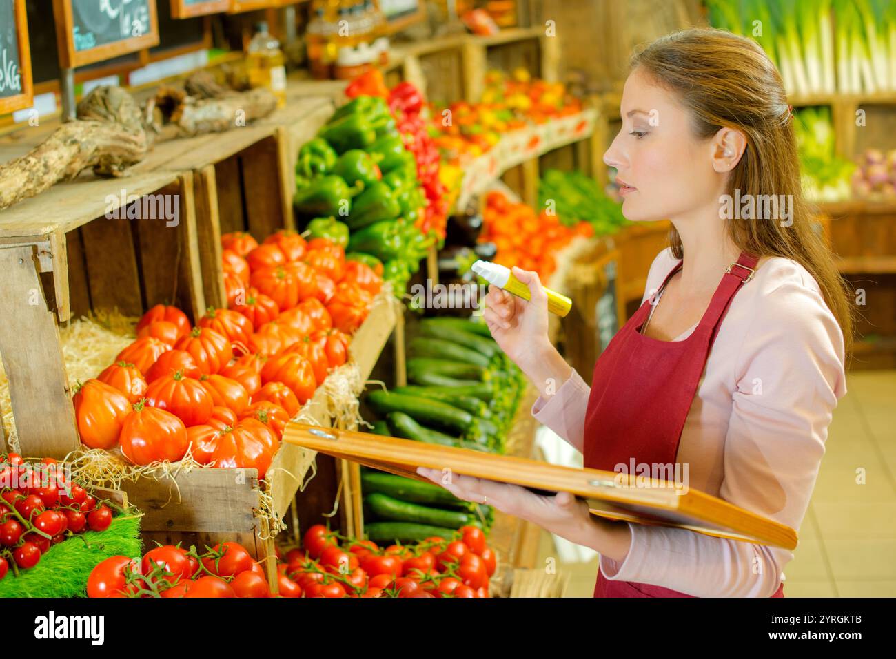 Female shop assistant writing hi-res stock photography and images - Alamy