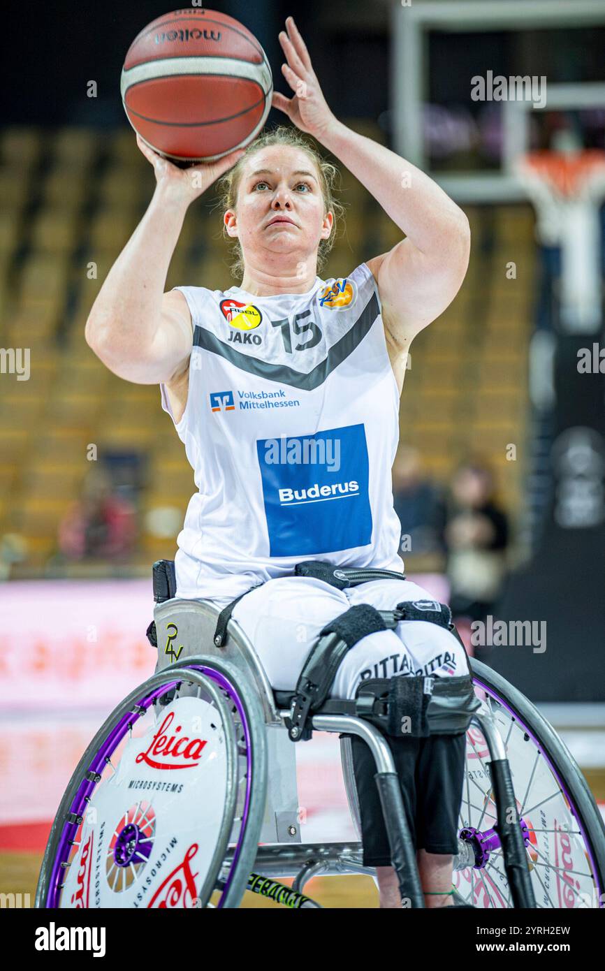 Wetzlar, Deutschland. 01st Dec, 2024. Rose Hollermann (#15 RSV Lahn ...