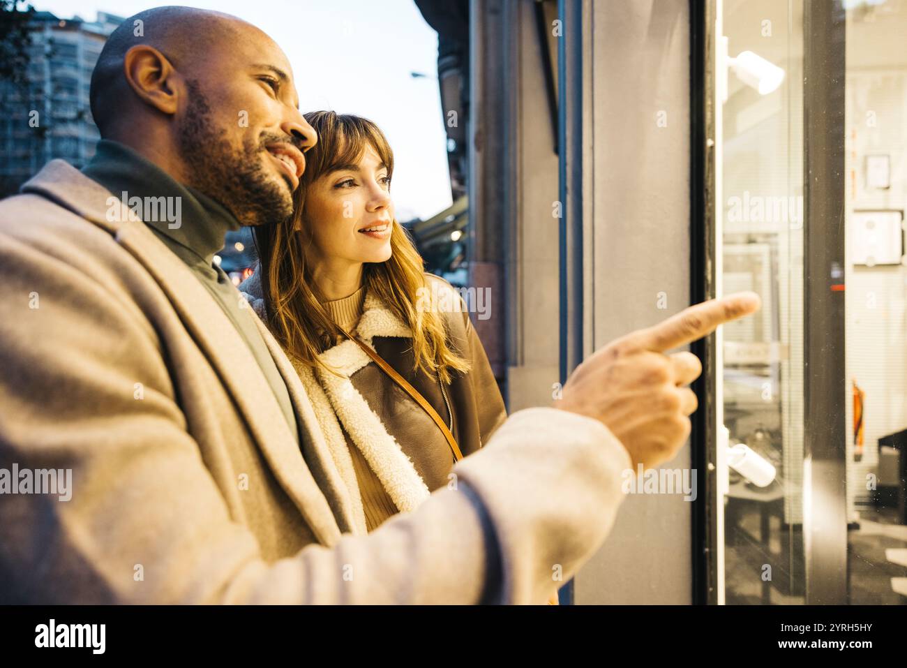 Smiles city life hi-res stock photography and images - Alamy