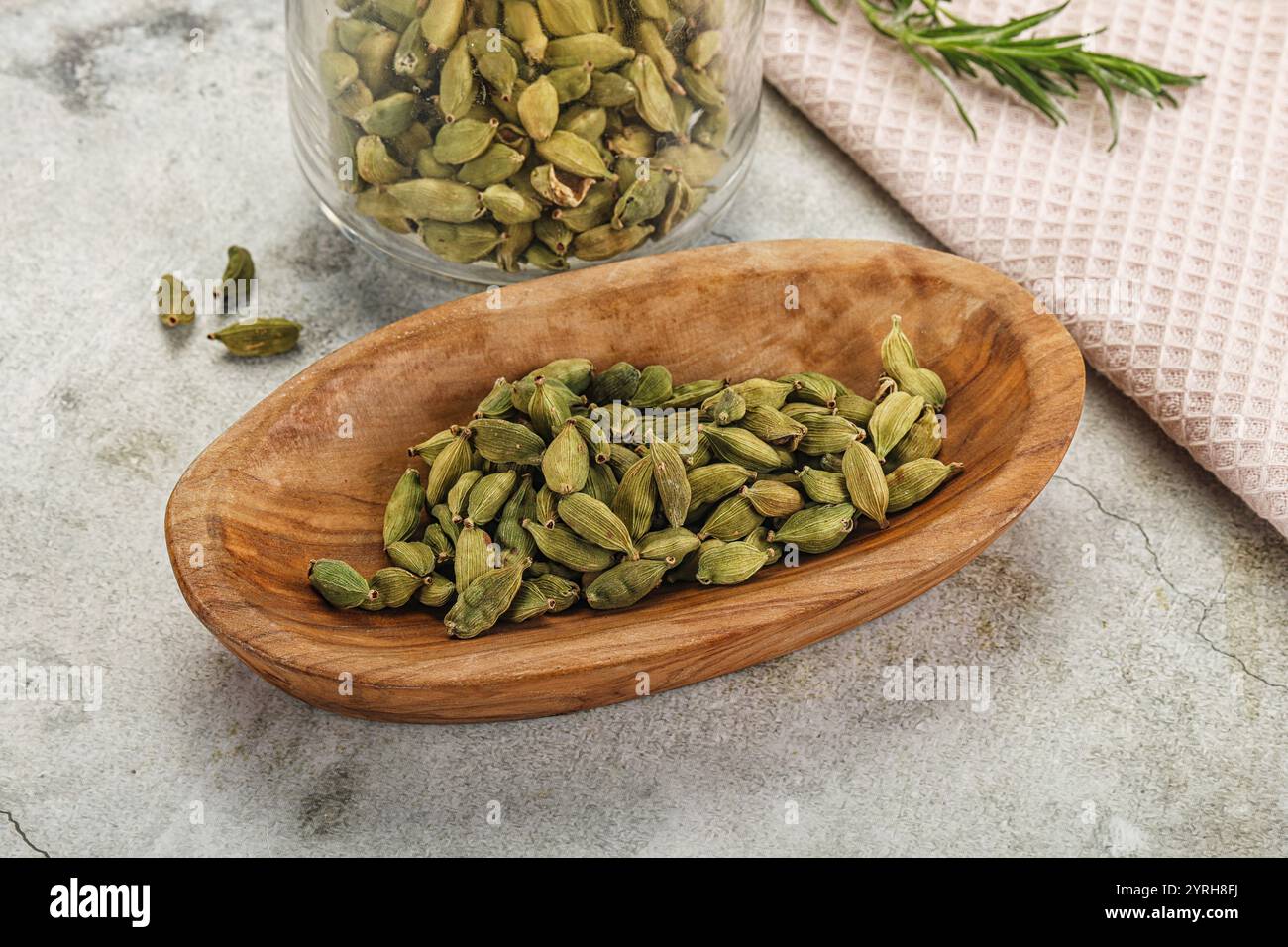 Dry Cardamom - aroma seasoning flavour for cooking Stock Photo - Alamy