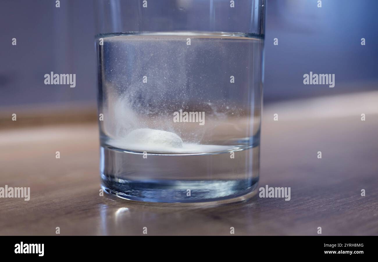 Fizzy tablet hi-res stock photography and images - Alamy