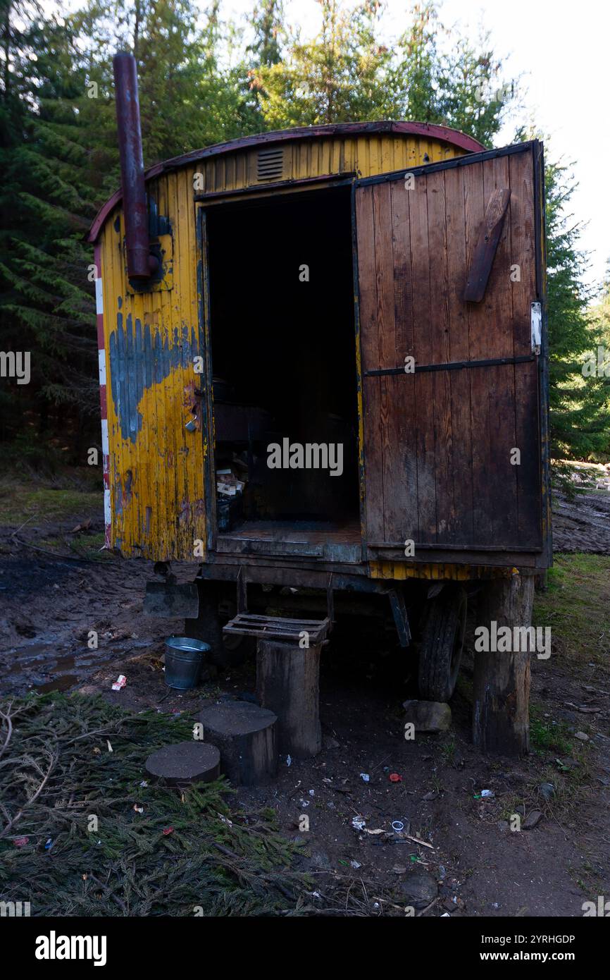 Simple traditional wooden shelter hi-res stock photography and images ...