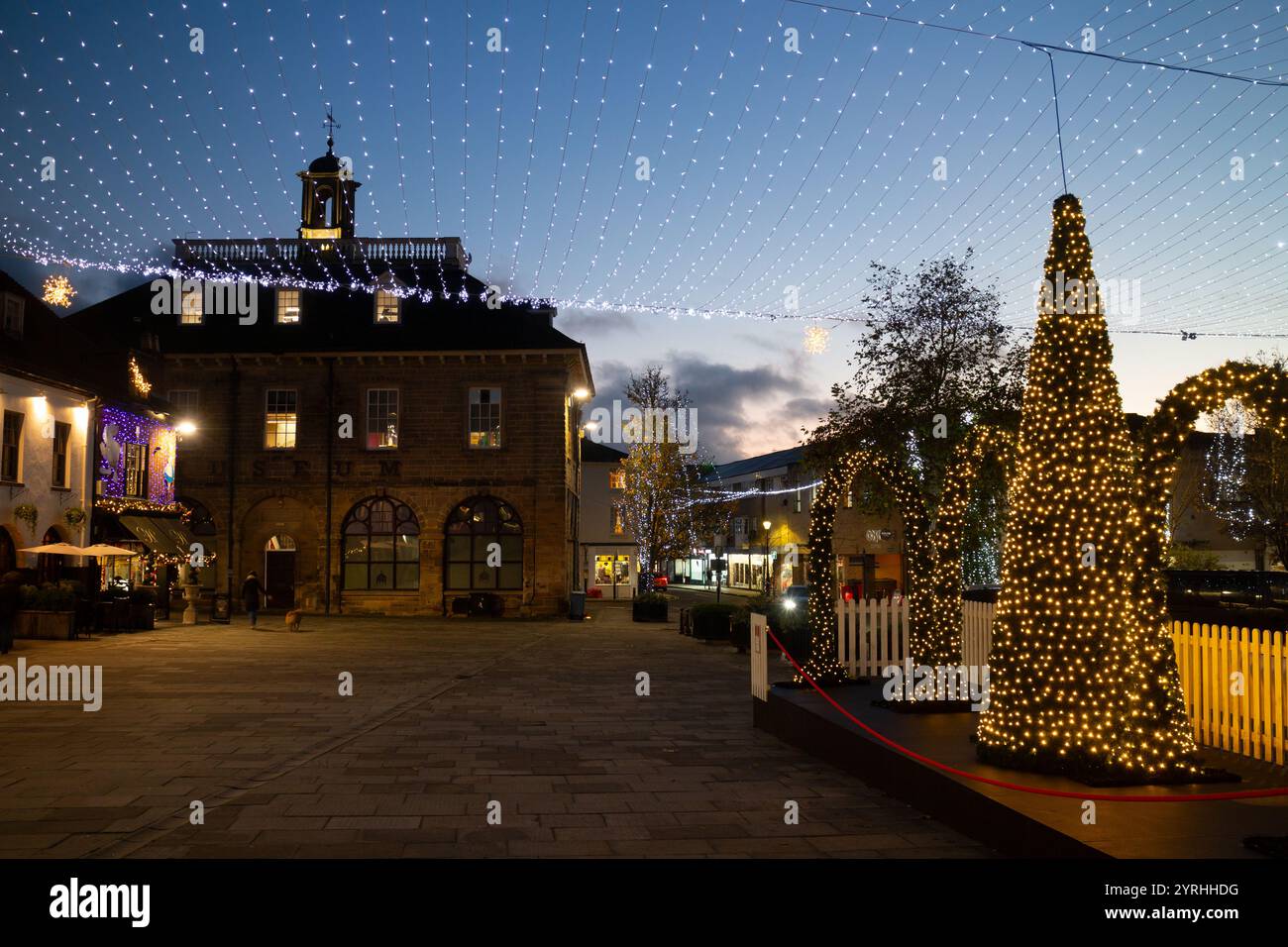 Market Place and Market Hall Museum at Christmas, Warwick, Warwickshire ...