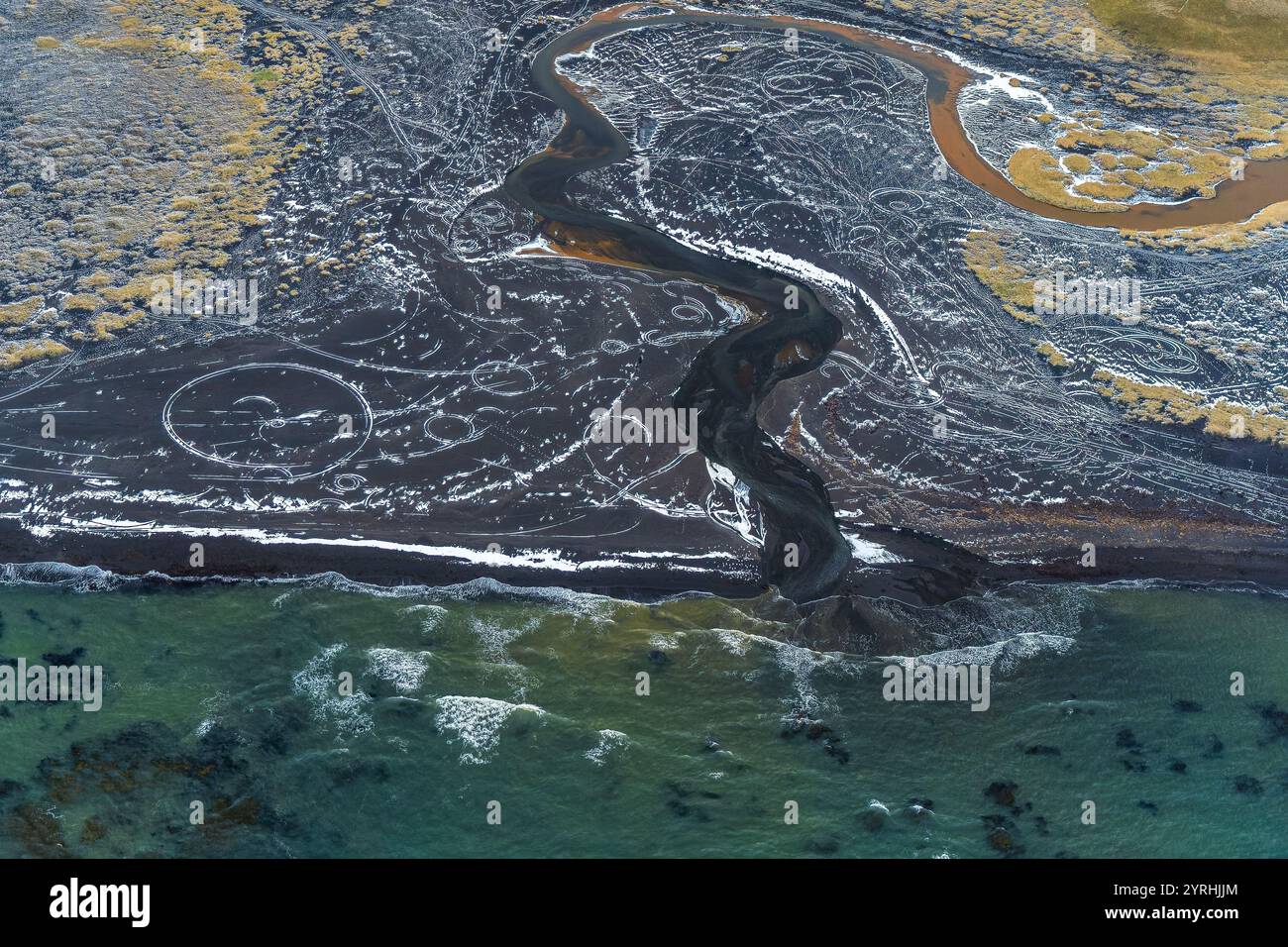 Aerial perspective icelands black hi-res stock photography and images ...