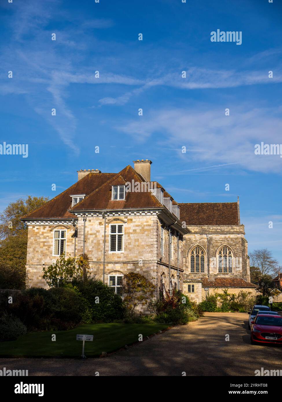 Bishop of winchesters palace hi-res stock photography and images - Alamy