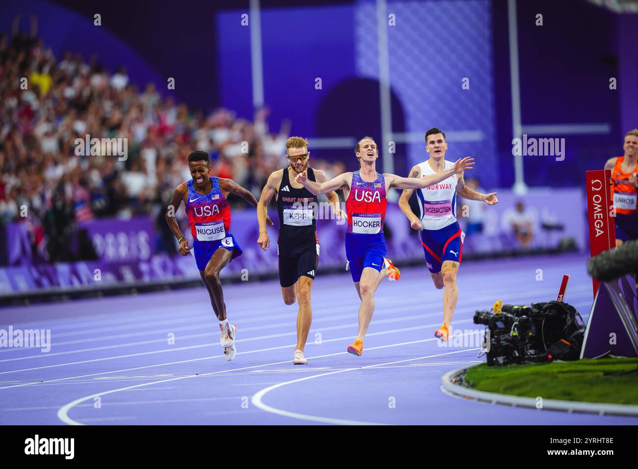 Cole Hocker winning in the 1500 meters at the Paris 2024 Olympic Games ...