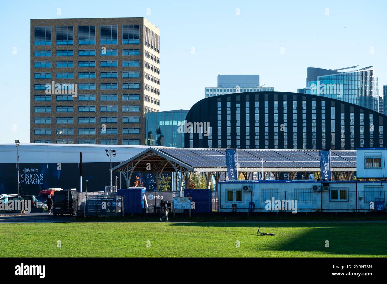 Mixed commercial, business and green zone at the Tour and Taxi city ...