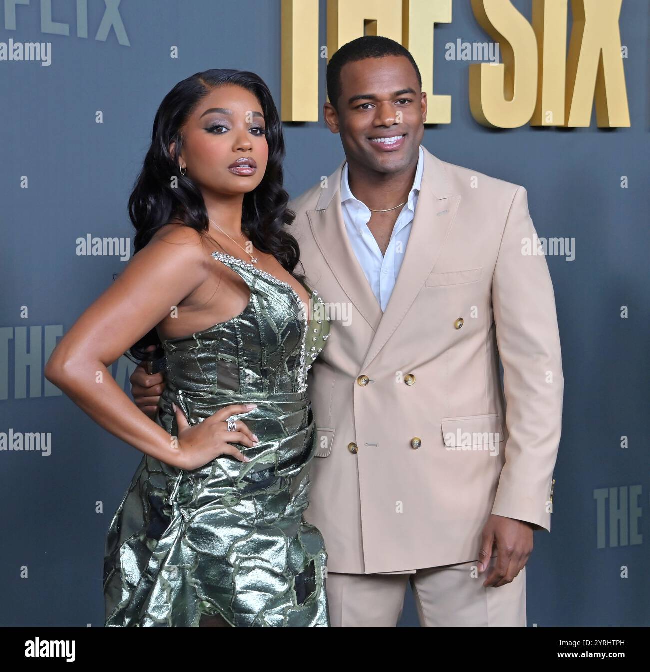 Cast members Moriah Brown (L) and Jay Reeves attend the premiere of ...