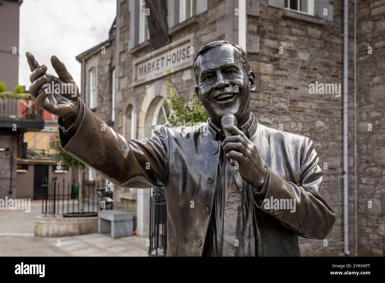Ireland, County Westmeath, Mullingar, Pearse Street, Joe Dolan statue outside Market House ...