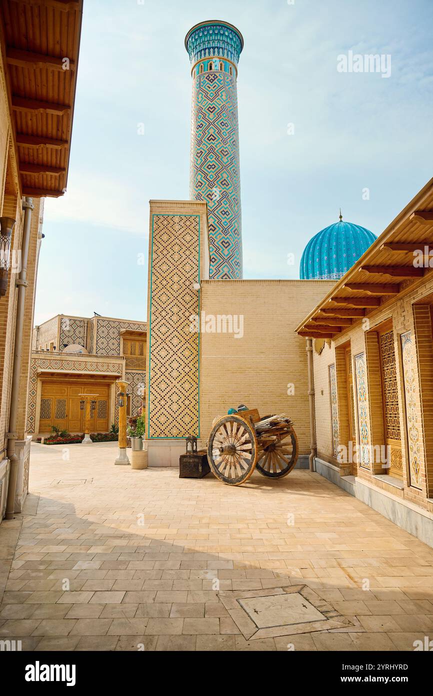 Narrow medieval street and mosque with minaret in Samarkand Eternal ...
