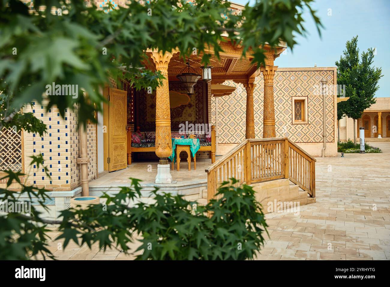 Narrow medieval street and small cafe in Samarkand Eternal city Boqiy ...