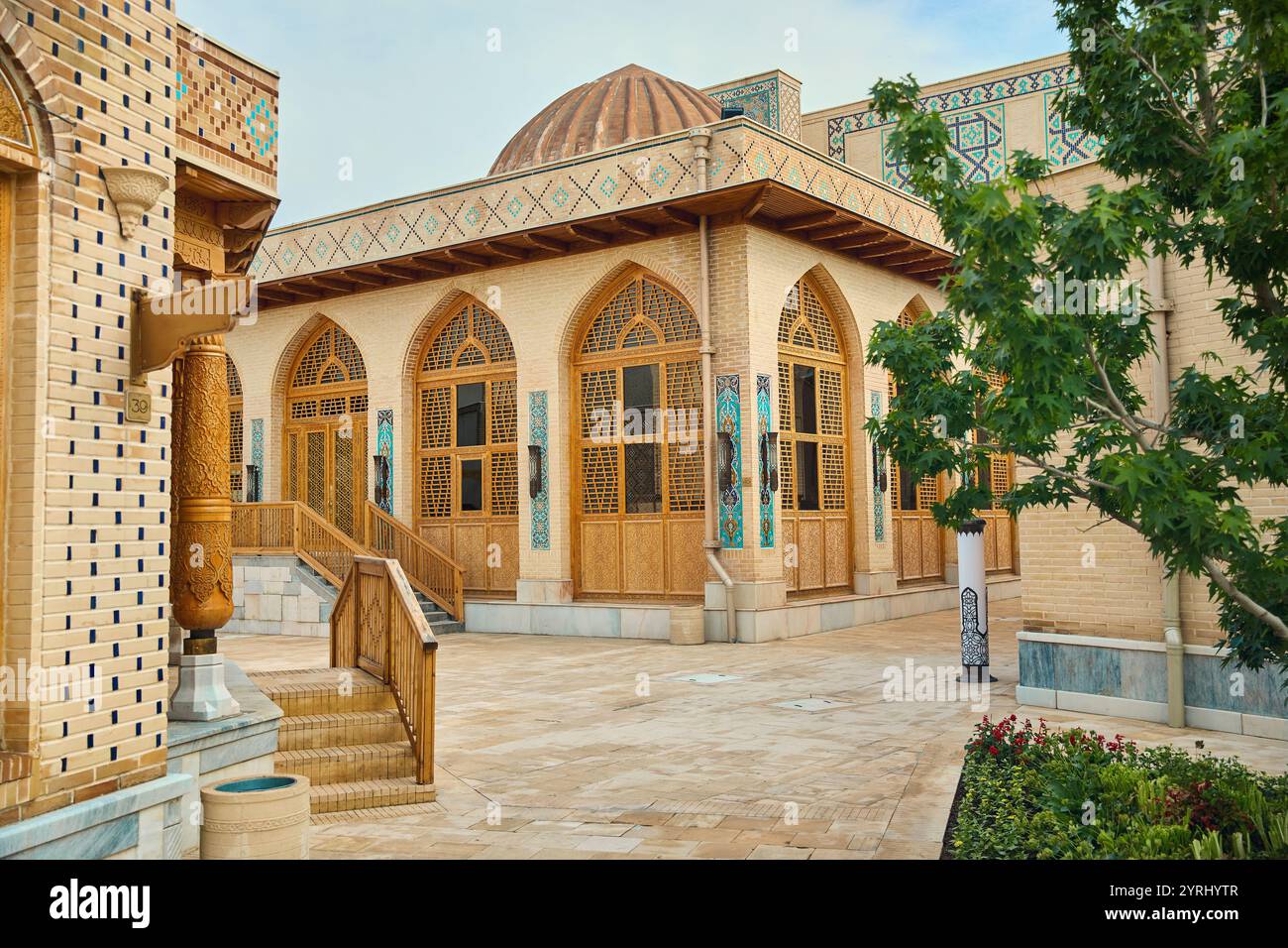 Narrow medieval street and gallery building in Samarkand Eternal city ...
