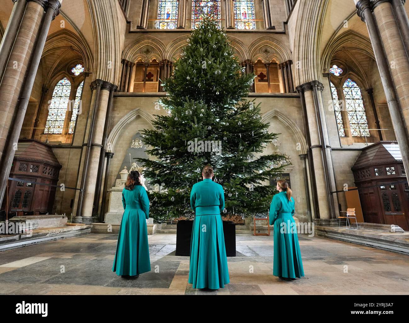 (left to right), Head verger Esther Lycett, Missioner for Young People ...