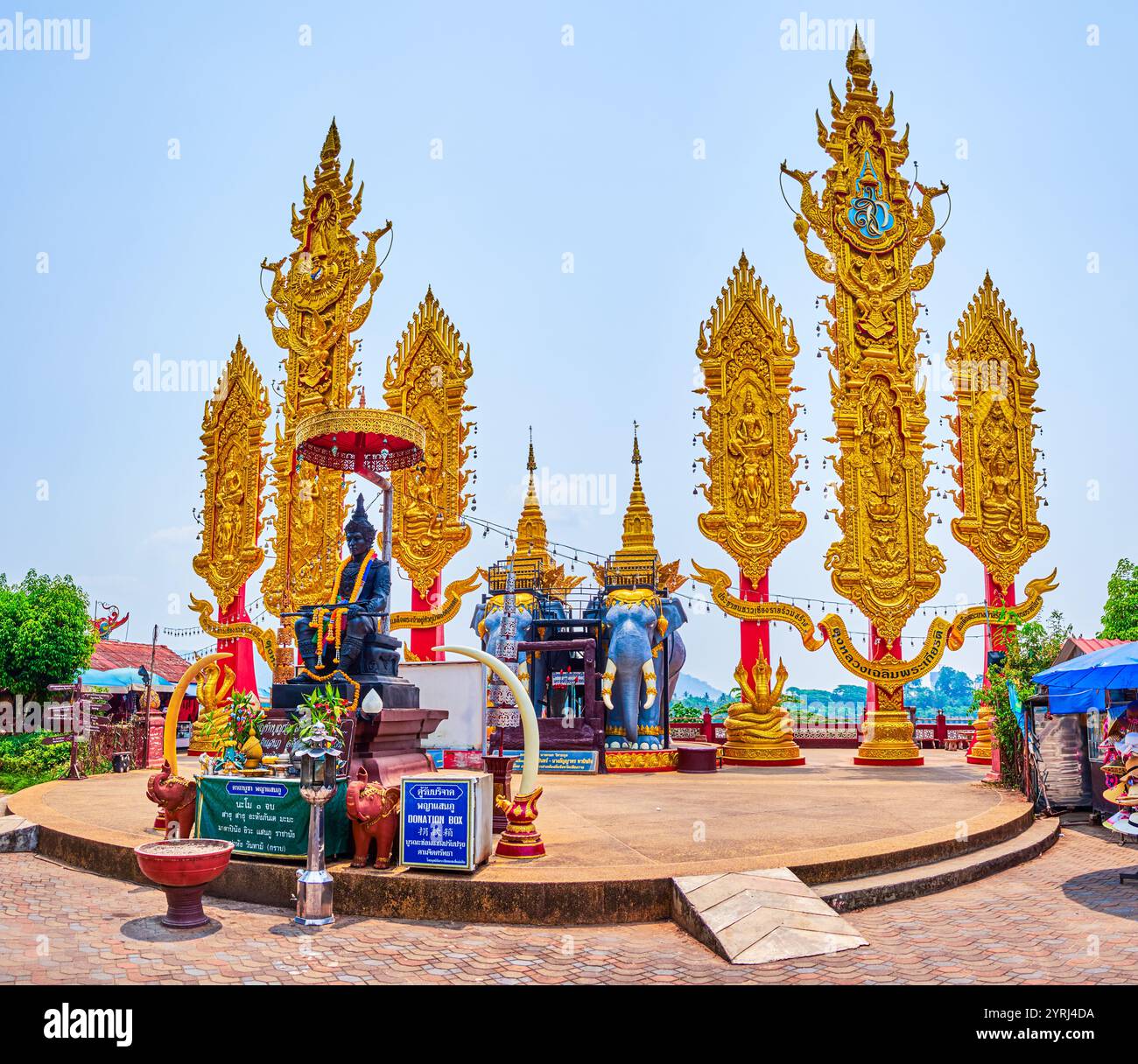 The statue of two elephants with golden adornments in Phra Chiang Saen ...