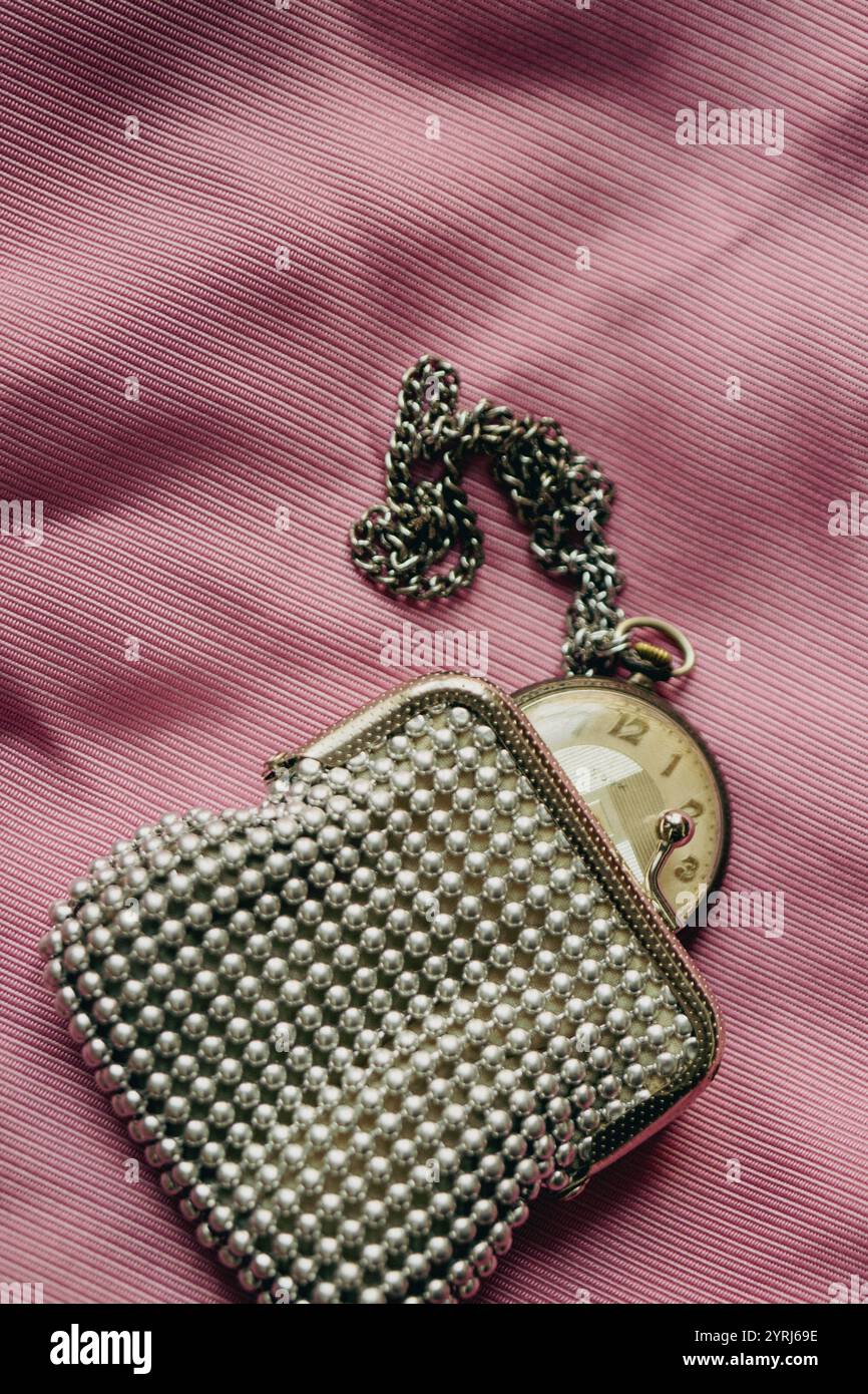 Pocket watch vintage aesthetic hi-res stock photography and images - Alamy