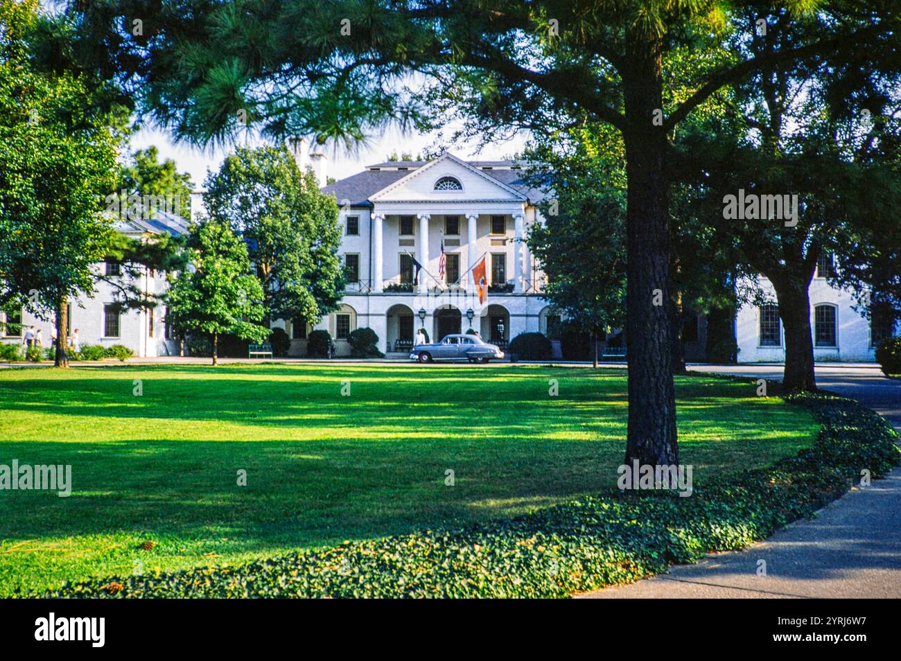 Williamsburg vintage buildings hi-res stock photography and images - Alamy