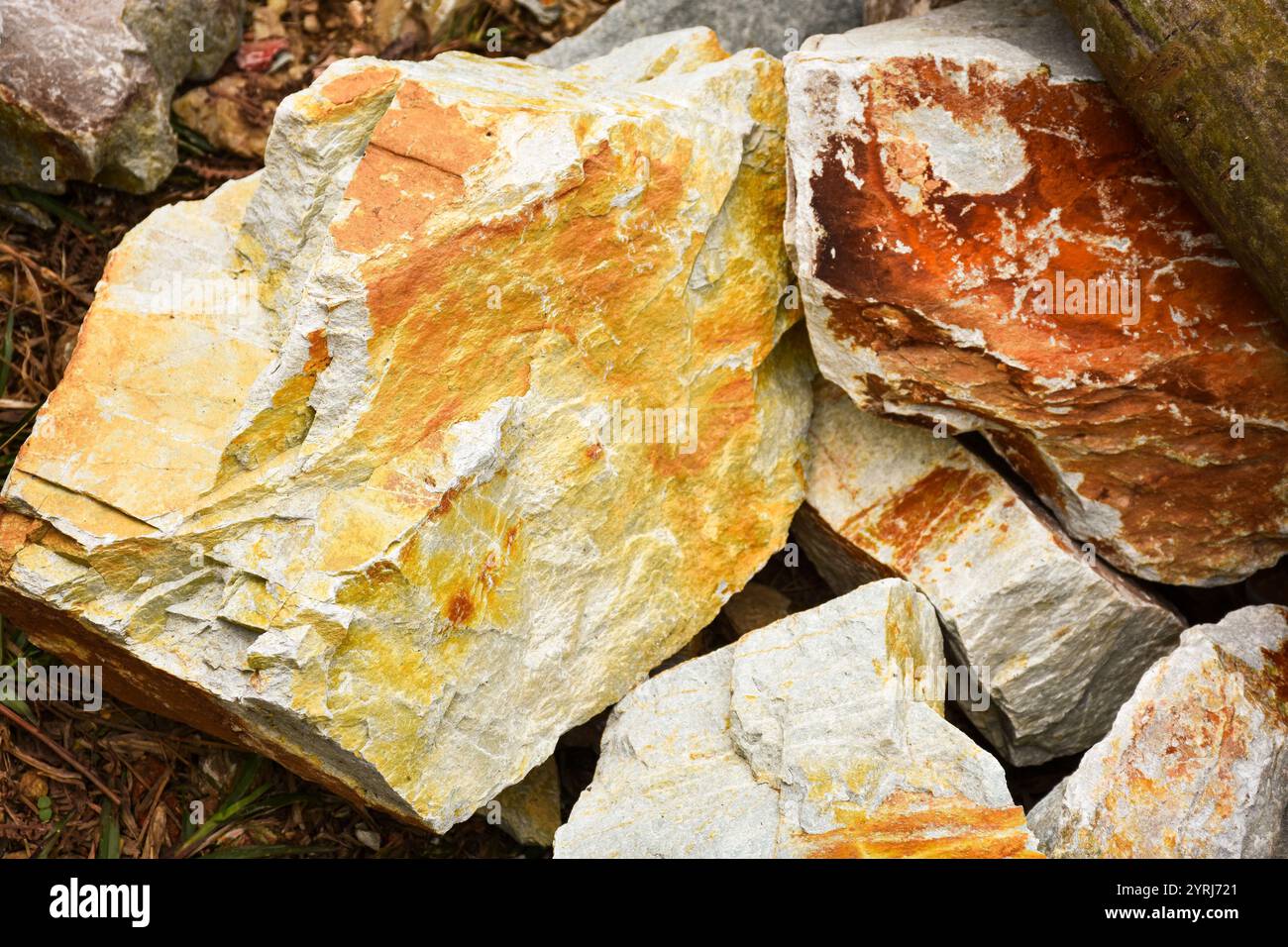 Amorphous rocks, yellow, white, brown color Stock Photo - Alamy