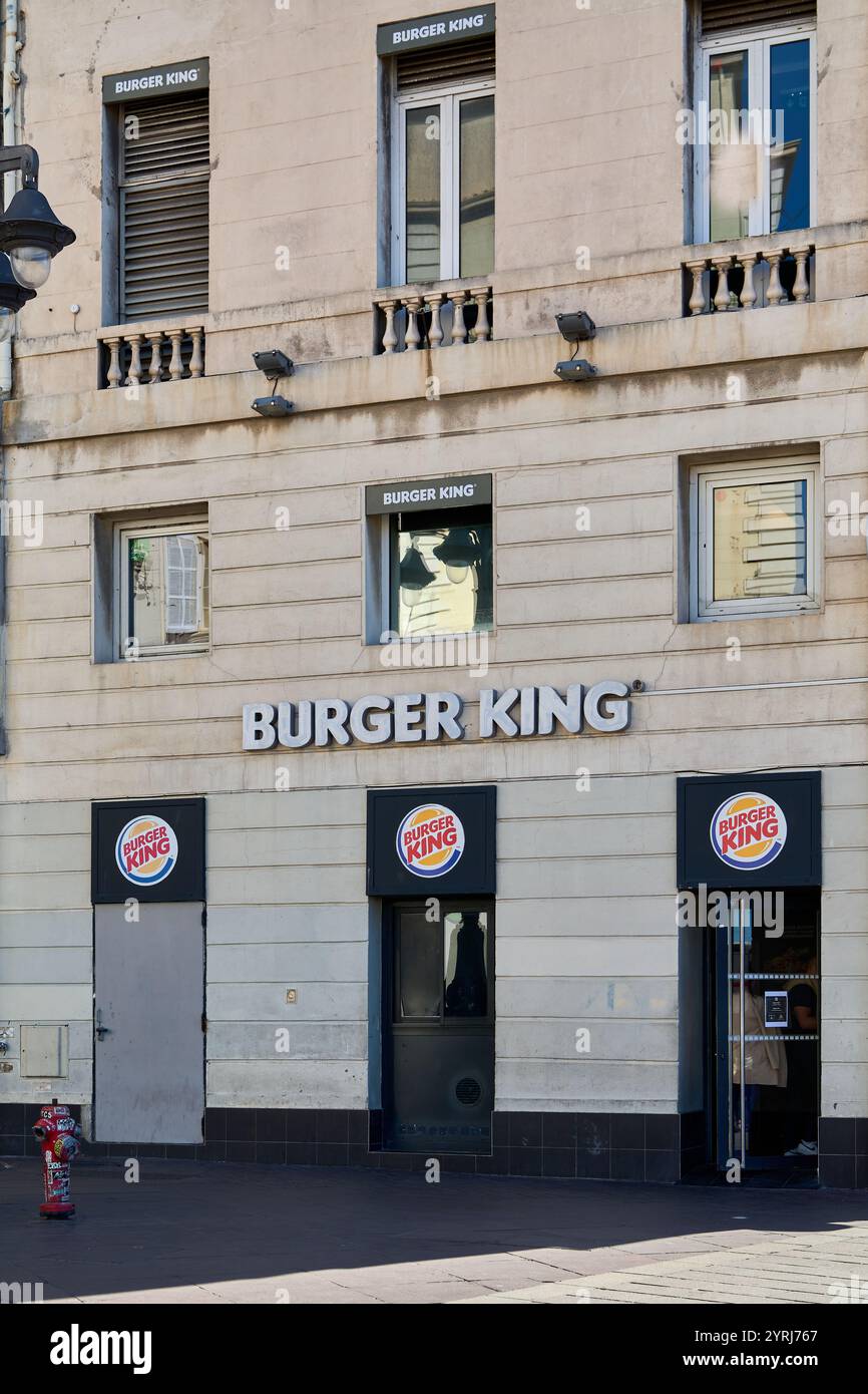 People eating fast food at burger king hi-res stock photography and ...