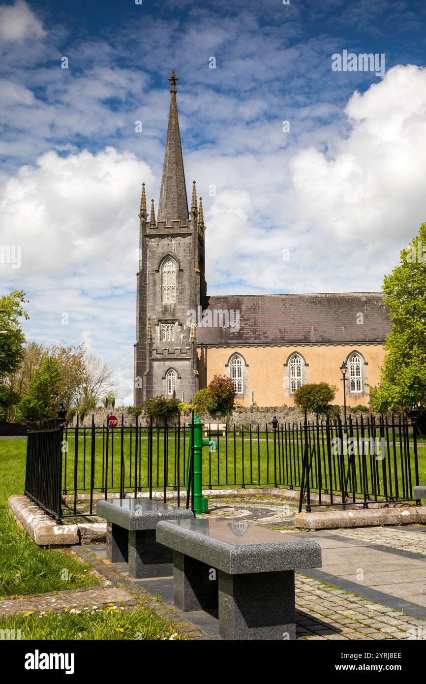 Ireland, County Westmeath, Tyrellspass, The Green, village pump and St ... Ireland, County Westmeath, Tyrellspass, The Green, village pump and St ...