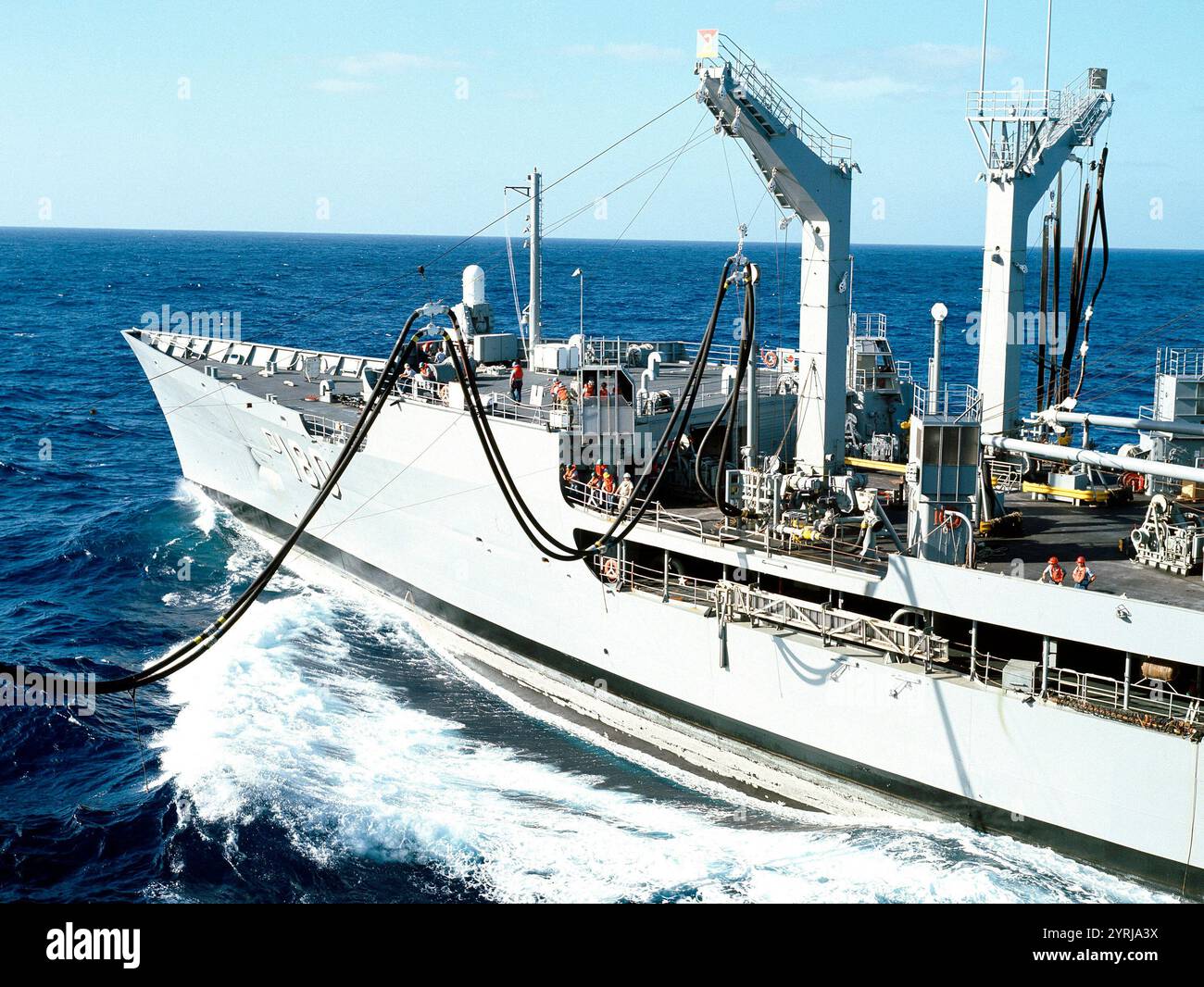 A port view of the fleet oiler USS WILLAMETTE (AO 180) as it refuels ...
