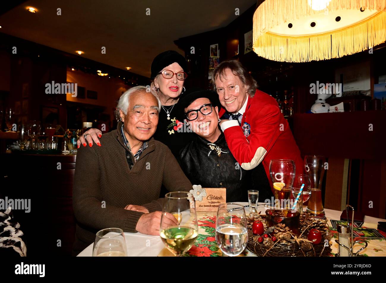 Takeo Ischi,Jutta Gerhold, Hongbin Ma und Bert Beel beim Künstler ...