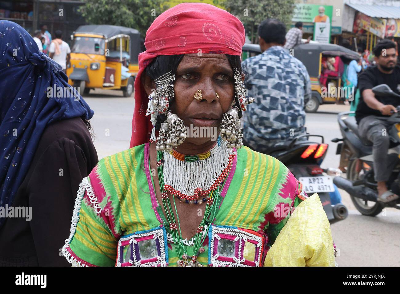 Portrait of a tribal gypsy woman in Jadcherla, Telegana, India Stock ...