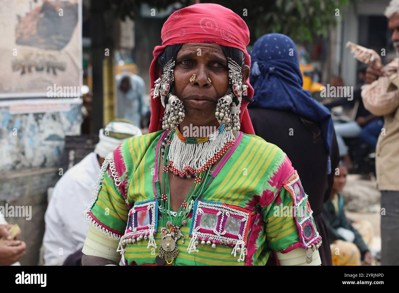 Portrait of a tribal gypsy woman in Jadcherla, Telegana, India Stock ...