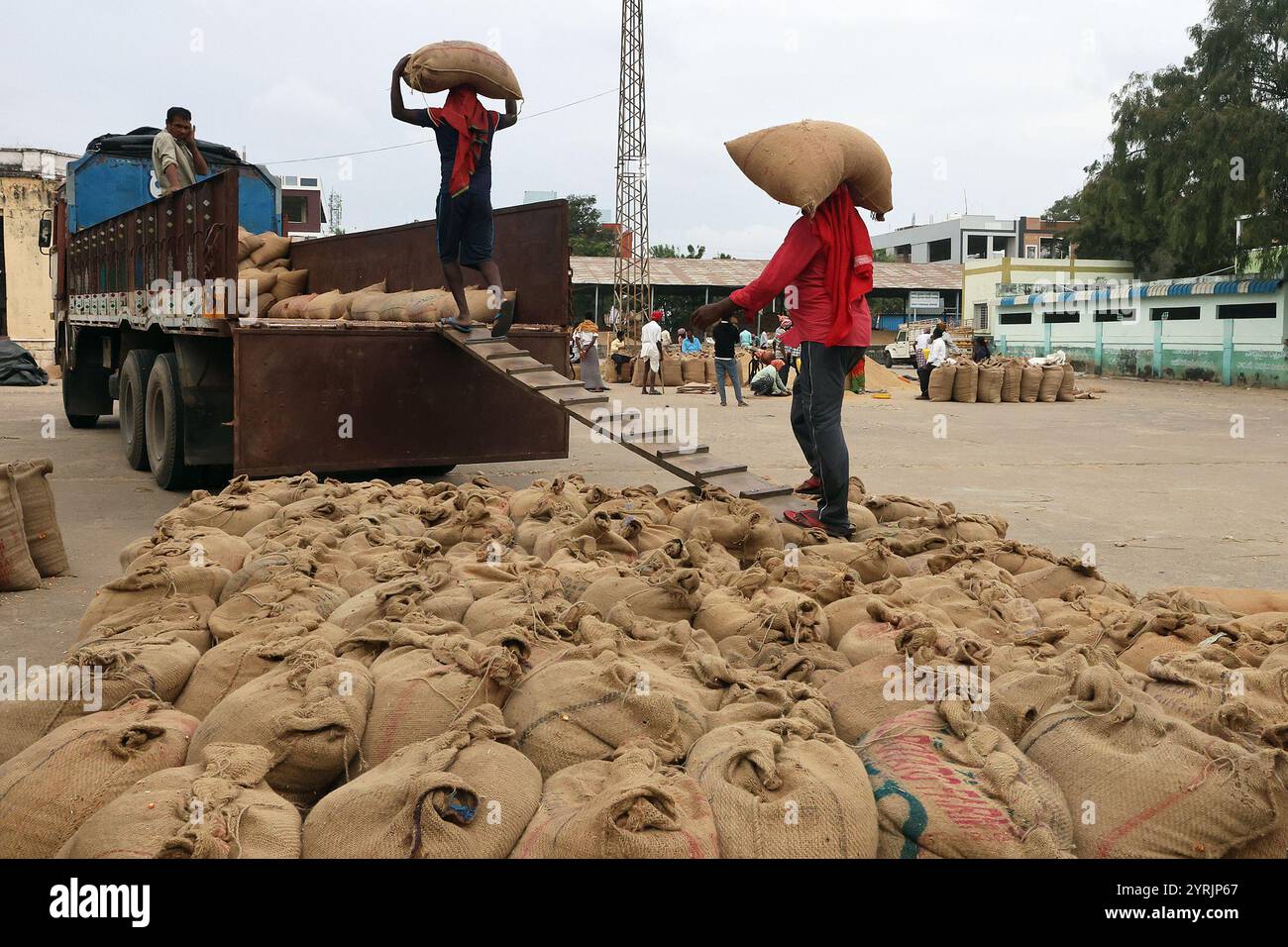 Backbreaking load hi-res stock photography and images - Alamy