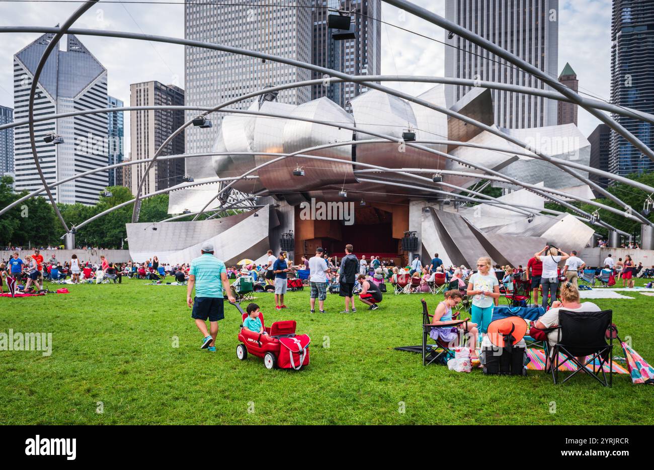 Chicago millennium park pritzker pavilion hi-res stock photography and ...