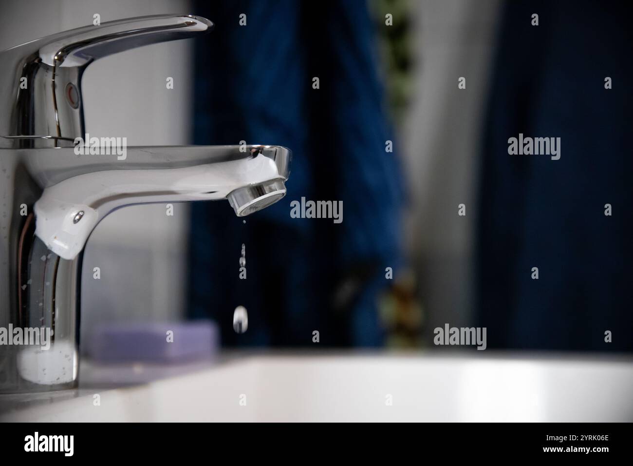a Close-up of a leaking faucet dripping water Stock Photo - Alamy