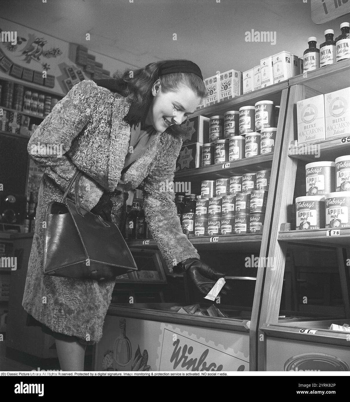 1940s grocery store hi-res stock photography and images - Alamy