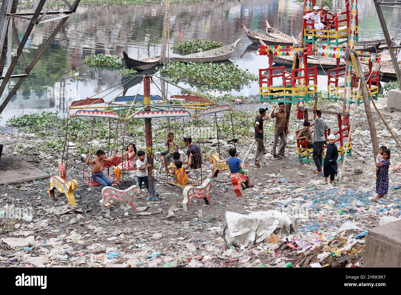 Dhaka slums hi-res stock photography and images - Alamy
