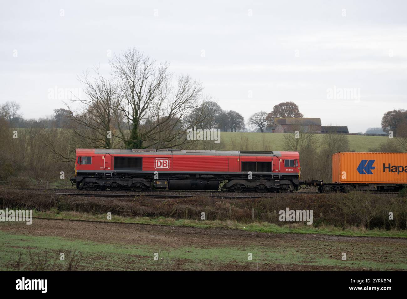 DB class 66 diesel locomotive No. 66056 pulling a freightliner train ...