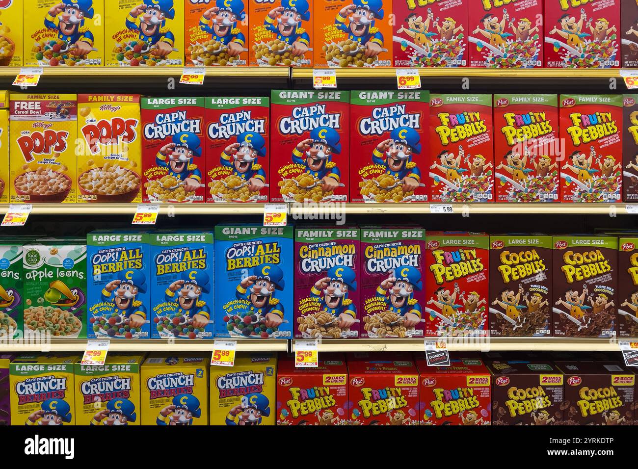 Breakfast cereals grocery store hi-res stock photography and images - Alamy