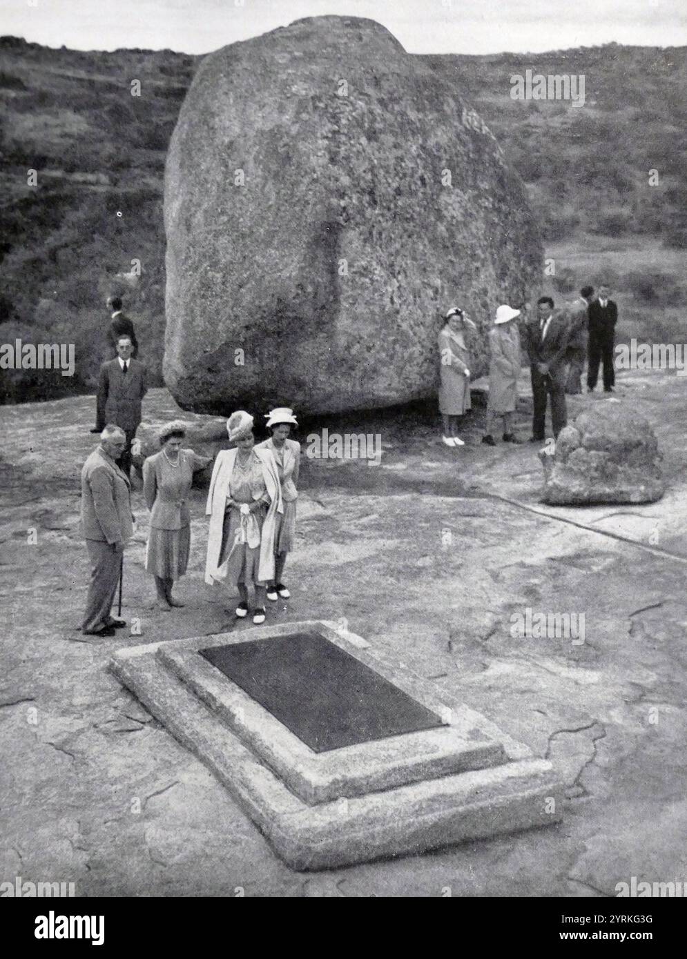 Queen Elizabeth, Princess Margaret and Princess Elizabeth at the grave ...
