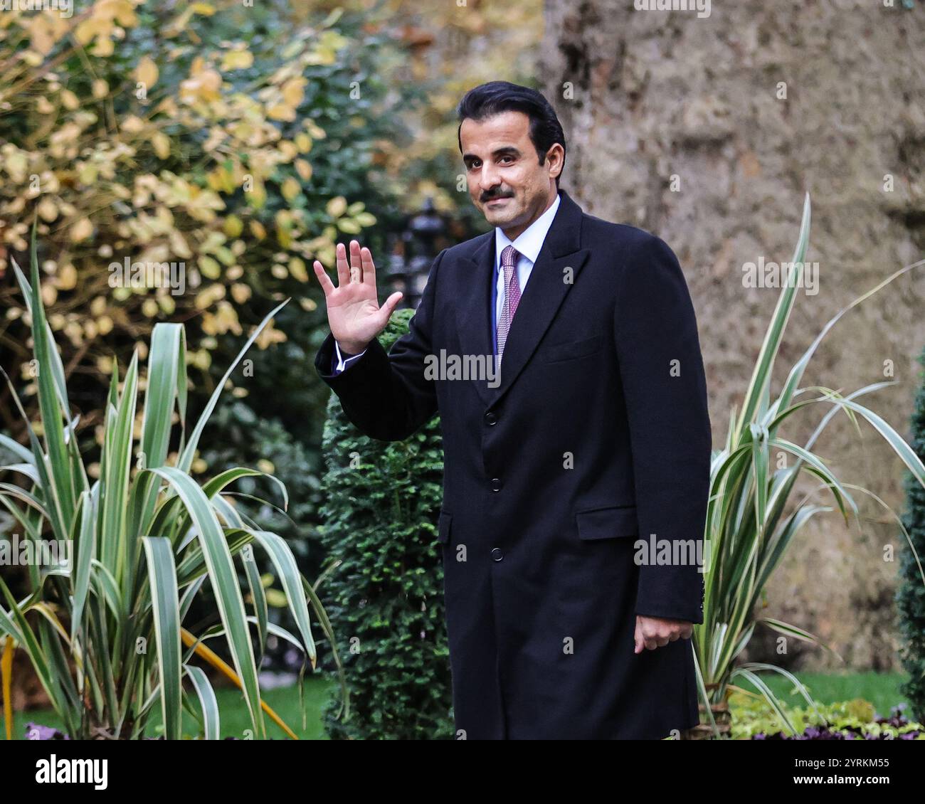 Qatar handshake hi-res stock photography and images - Alamy