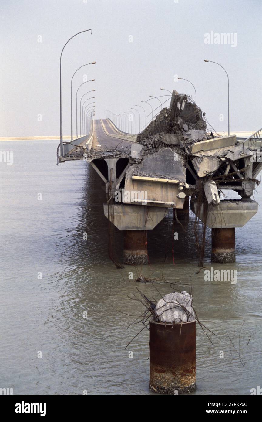 First Gulf War: 15th March 1991 The destroyed bridge to Bubiyan Island ...