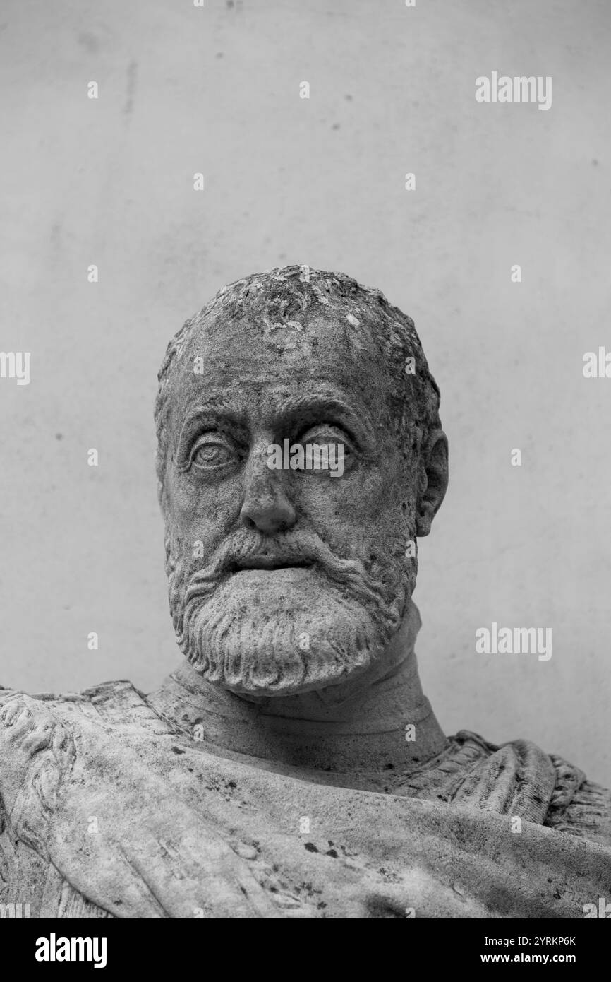 Statue king castile leon Black and White Stock Photos & Images - Alamy